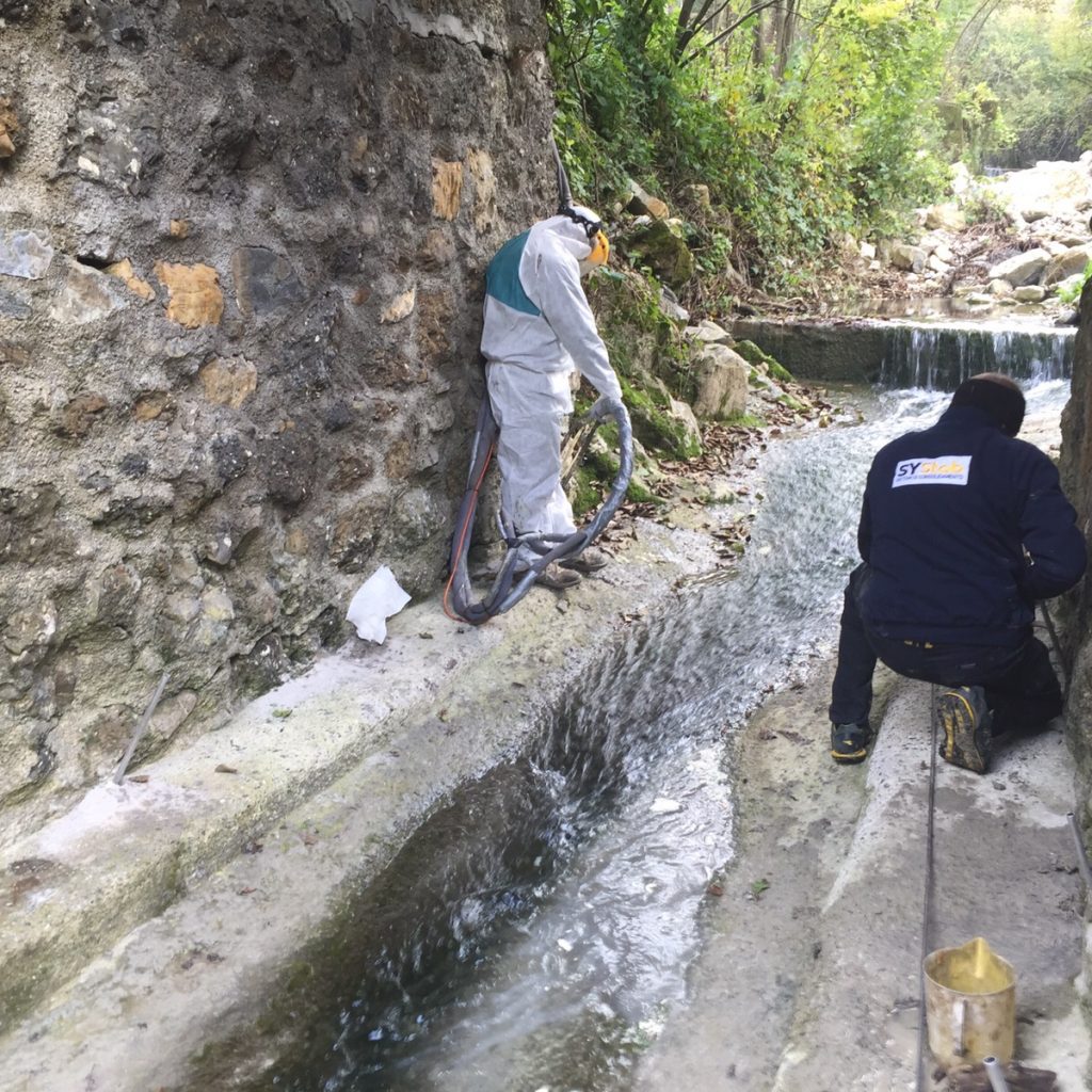 Consolidamento spalle ponte - Fase di iniezione resine espandenti ...